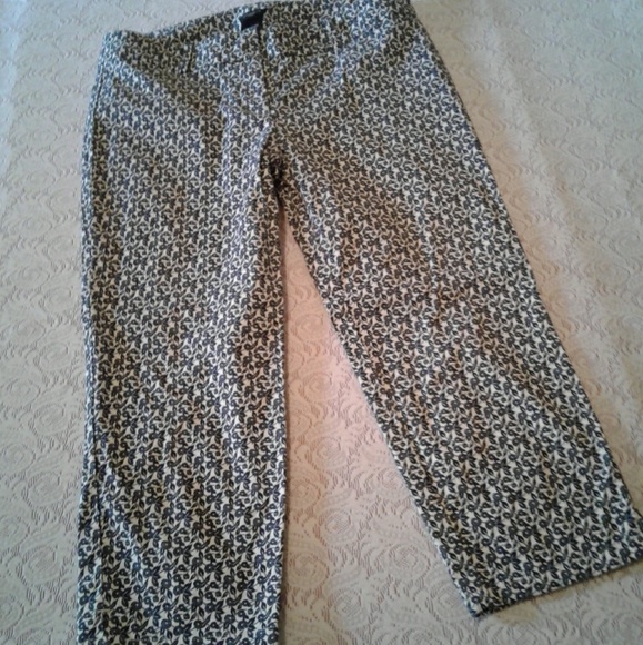 Ann Taylor Signature | Pants & Jumpsuits | Nearly New Ann Taylor Capri ...